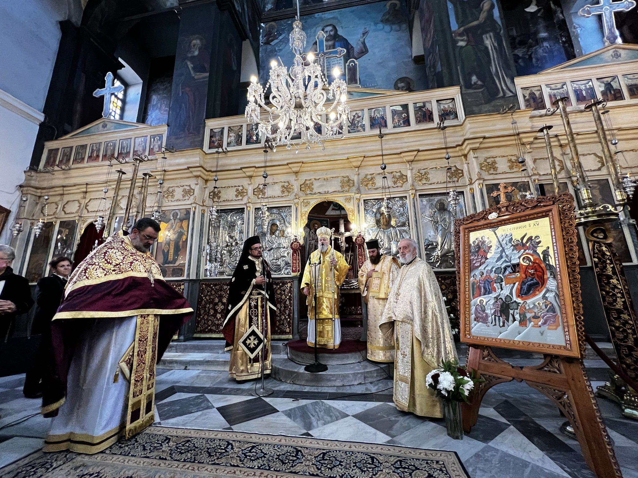 Χριστουγεννιάτικη Αρχιερατική Θεία Λειτουργία στην Ιερά Μητρόπολη ...